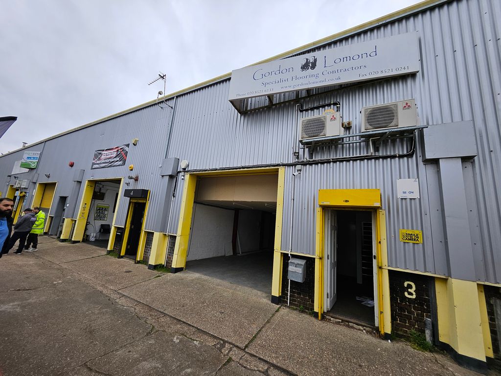 Warehouse to let in Roebuck Road, Hainault IG6, £30,000 pa - Zoopla