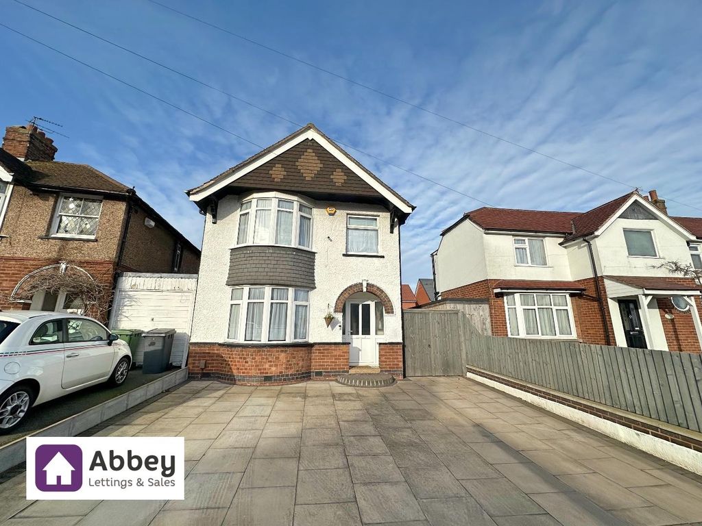 3 bed detached house for sale in Avebury Avenue, Leicester LE4, £ ...