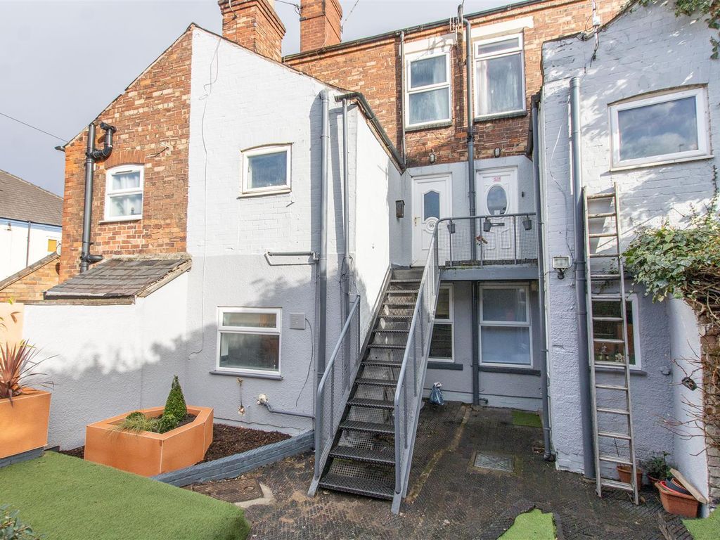 2 bed flat to rent in Mansfield Road, Daybrook, Nottingham NG5, £850 ...