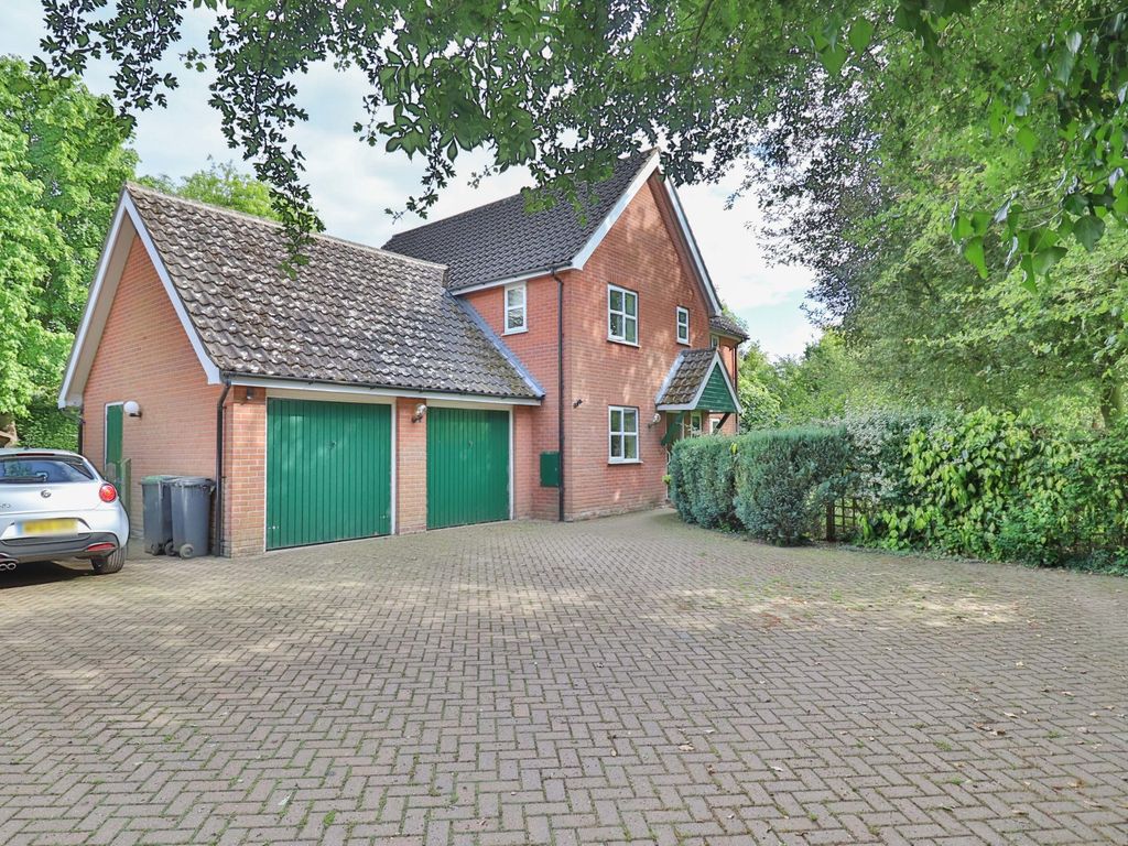 4 bed detached house for sale in Half Moon Lane, Redgrave, Diss IP22, £ ...