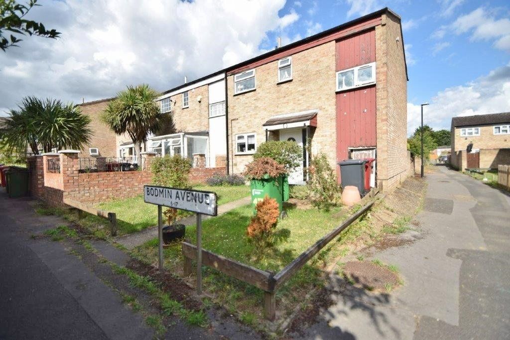 2 Bed End Terrace House For Sale In Bodmin Avenue Slough Berkshire
