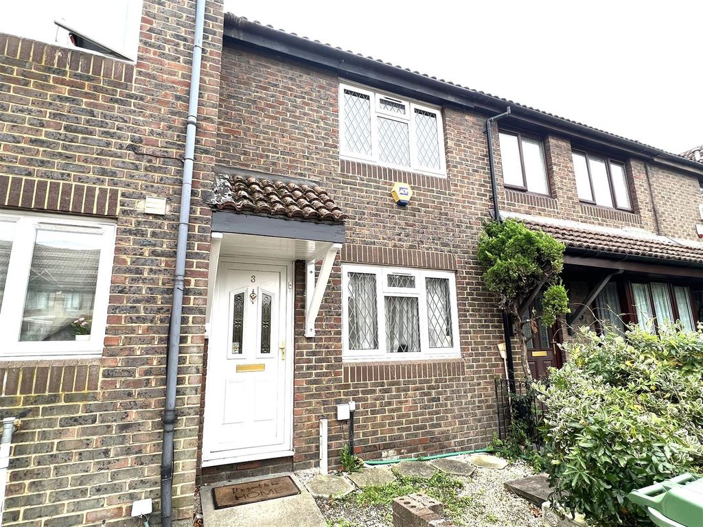 2 bed terraced house to rent in Avocet Mews, London SE28, £1,600 pcm ...