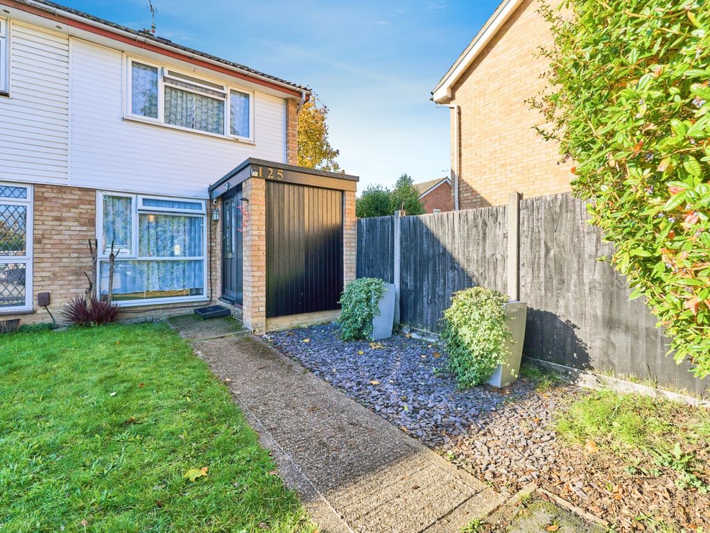 2 Bed End Terrace House For Sale In Knightswood Woking Surrey Gu21 £