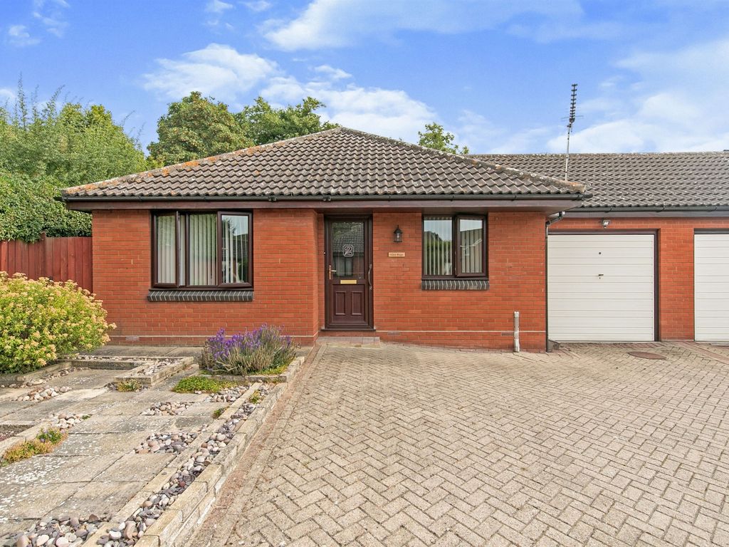 2 bed bungalow for sale in Yew Court, Ipswich IP2 - Zoopla