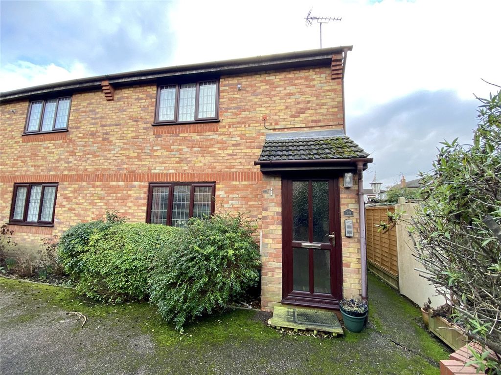 1 bed parking/garage for sale in London Road, Benfleet, Essex SS7 - Zoopla