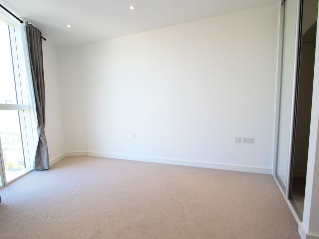 2 bed flat to rent in The Pinnacle, Croydon CR0, £1,950 pcm - Zoopla