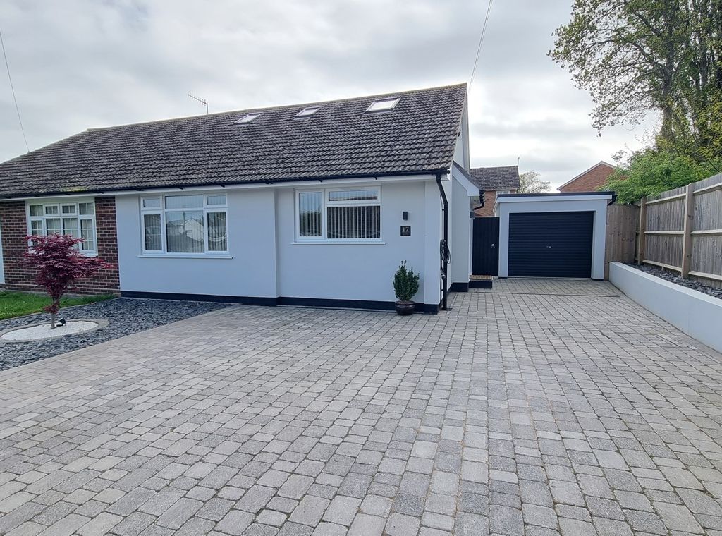 3 Bed Bungalow For Sale In The Glades Bexhill On Sea Tn40 £450 000