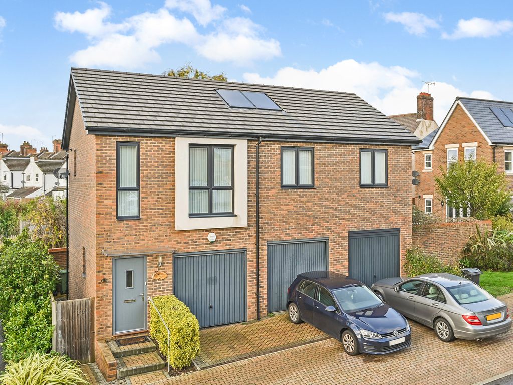 2 bed detached house for sale in Pavilion View, Ashford TN23 - Zoopla