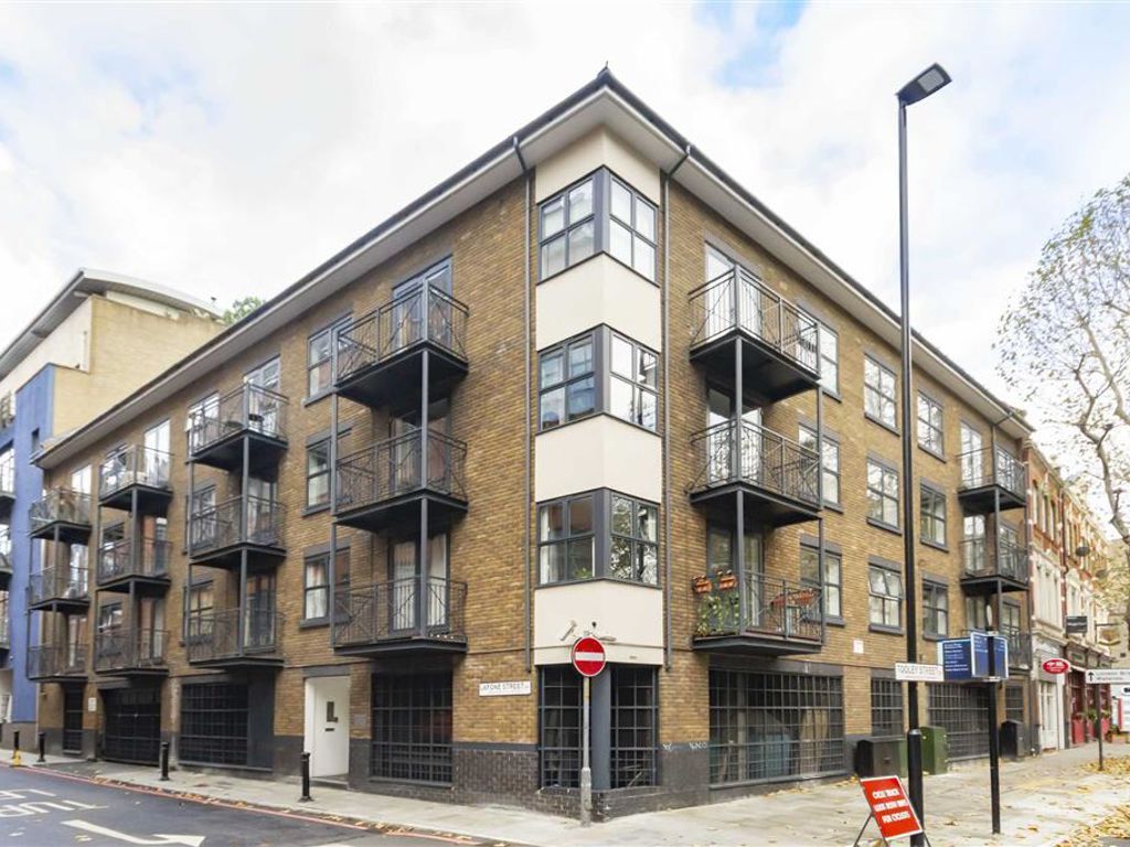 2 bed flat to rent in Lafone Street, London SE1, £2,951 pcm - Zoopla