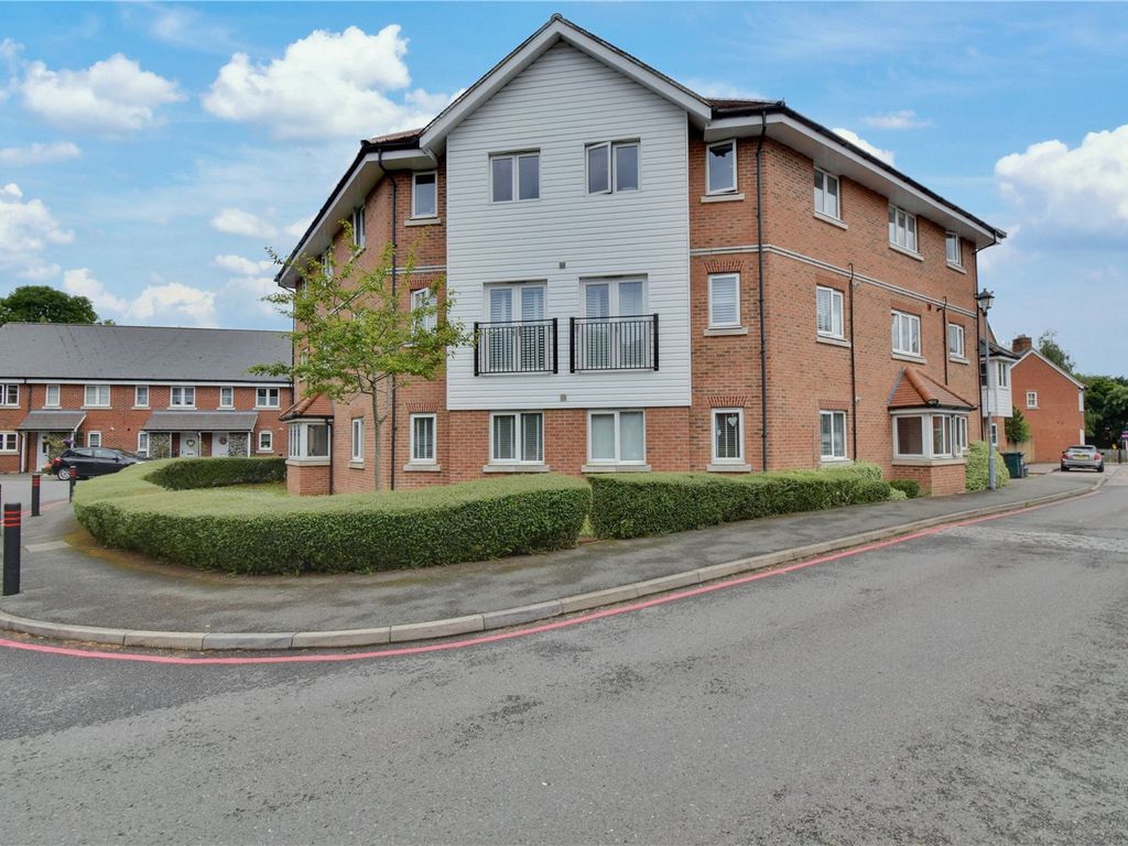 2 bed flat to rent in Wharf Way, Hunton Bridge, Kings Langley ...