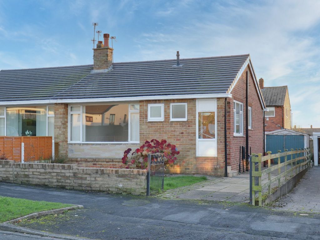 2 bed bungalow for sale in Wrenbury Crescent, Cookridge, Leeds, West ...