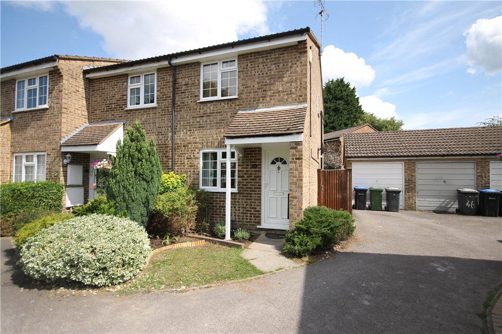 2 bed detached house to rent in Larksfield, Englefield Green, Egham ...