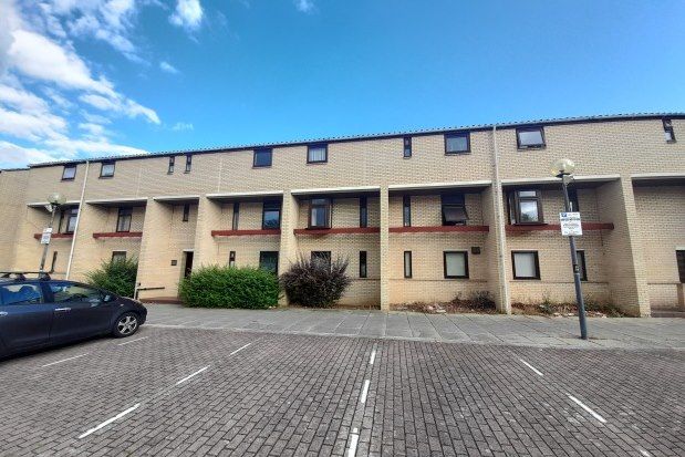 2 bed flat to rent in North Row, Milton Keynes MK9, £1,200 pcm - Zoopla