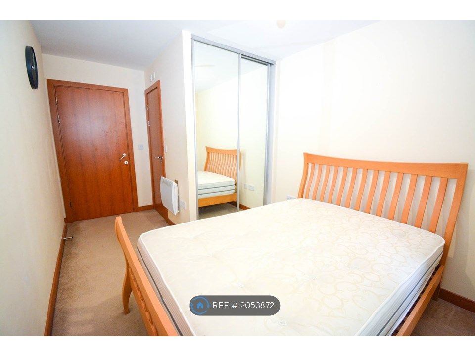 Room to rent in Block Wharf, London E14, £1,018 pcm - Zoopla