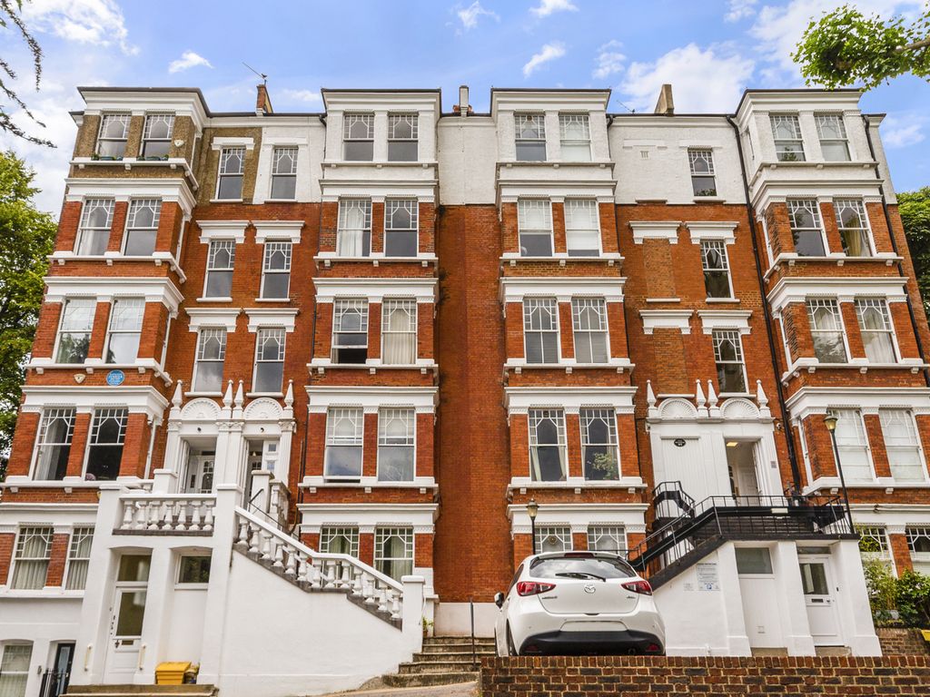 2 bed flat to rent in Frognal Mansions, Hampstead NW3, £2,500 pcm - Zoopla