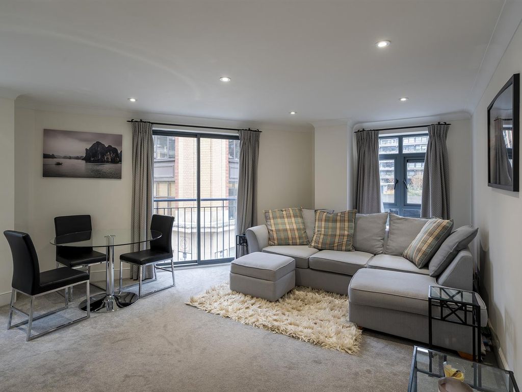 2 bed flat for sale in Bridgewater Square, London EC2Y, £700,000 - Zoopla