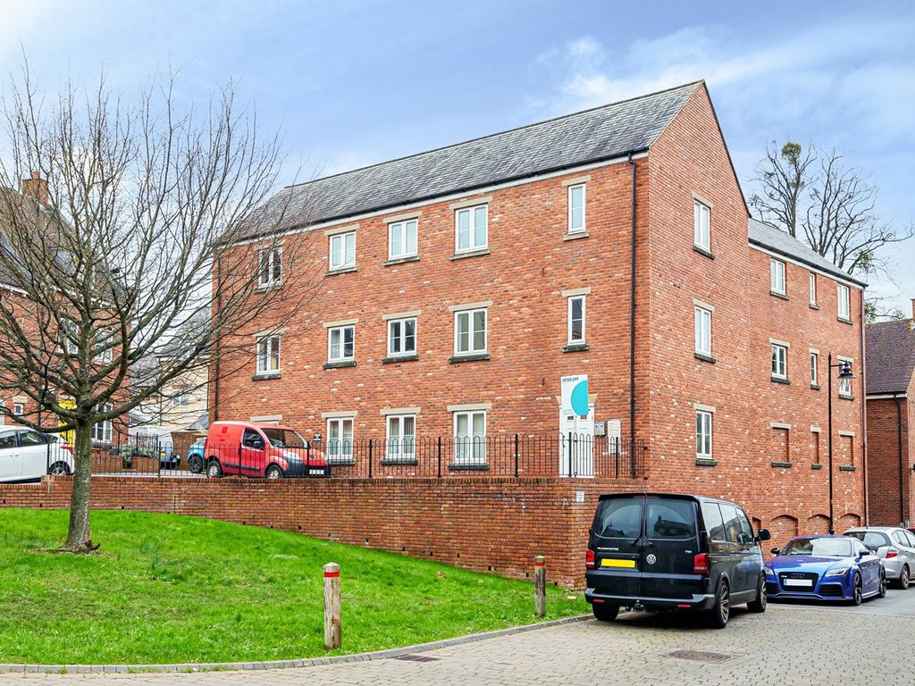 2 bed flat for sale in Home Orchard, Ebley, Stroud GL5, £200,000 - Zoopla