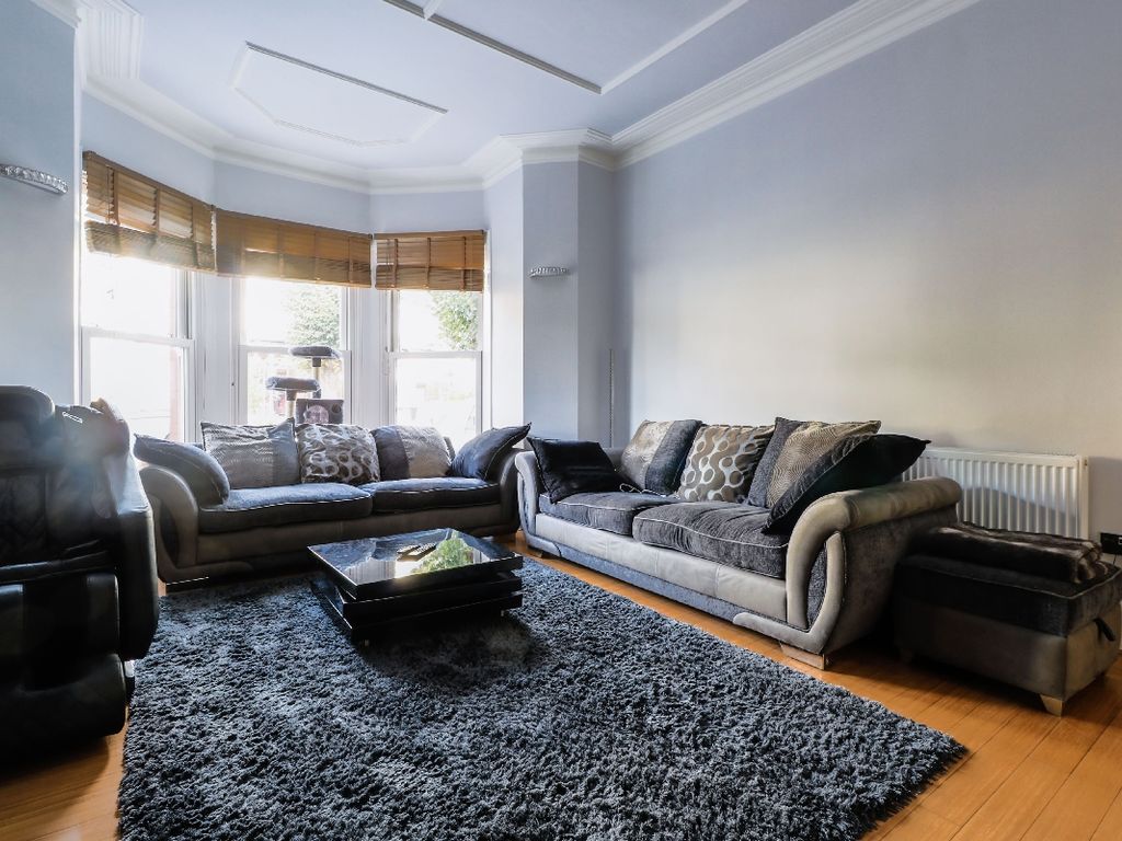 5 Bed Semi Detached House For Sale In Broomfield Avenue London N13 £