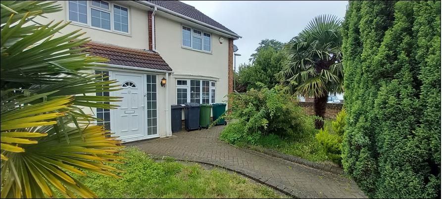 1 Bed Semi Detached House To Rent In Staines Upon Thames Surrey Tw19