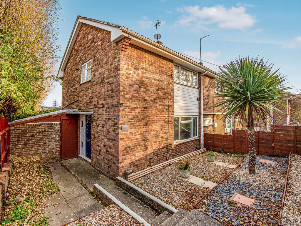 2 bed end terrace house for sale in Ifield Way, Gravesend DA12 - Zoopla