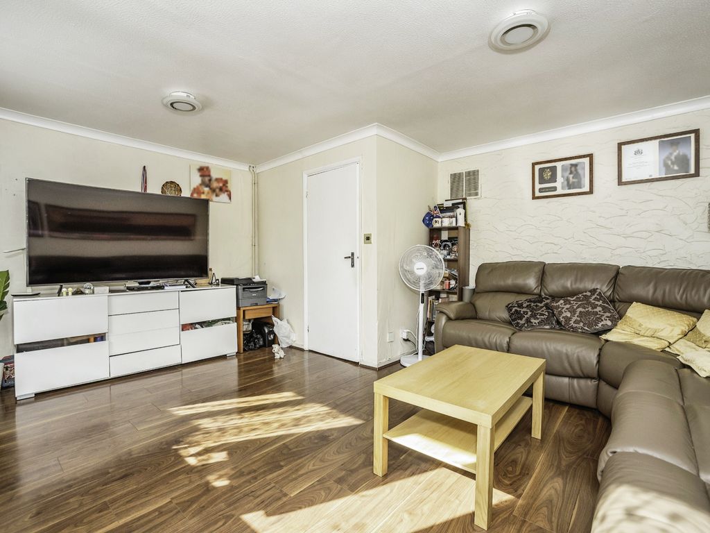 3 bed maisonette for sale in Seabrooke Rise, Grays RM17, £290,000 - Zoopla