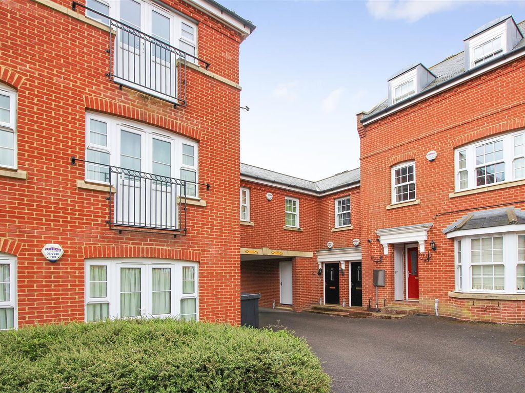 2 bed flat to rent in George Roche Road, Canterbury CT1, £1,100 pcm ...