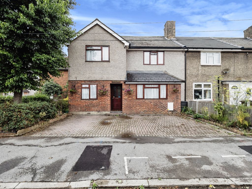 3 Bed End Terrace House For Sale In Coombes Road Dagenham Rm9 £