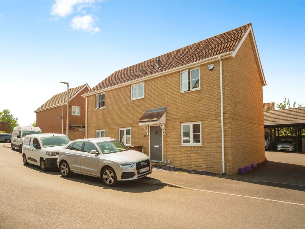 2 Bed Property For Sale In Emmeline Close Rainham Gillingham Me8 £