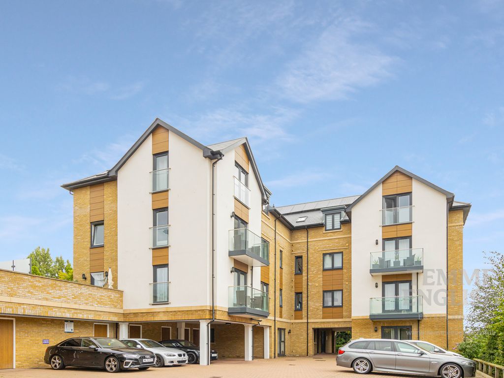 2 bed flat for sale in Clarendon Way, Colchester CO1, £325,000 - Zoopla