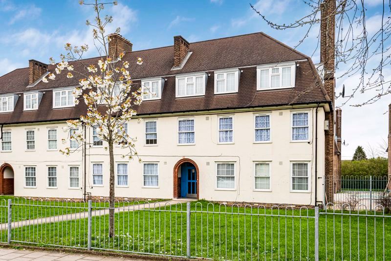 2 bed flat to rent in Dunfield Road, London SE6, £1,360 pcm - Zoopla