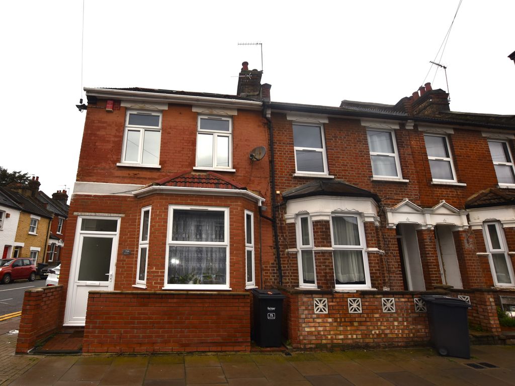 2 bed flat to rent in North Grove, London N15, £1,600 pcm - Zoopla