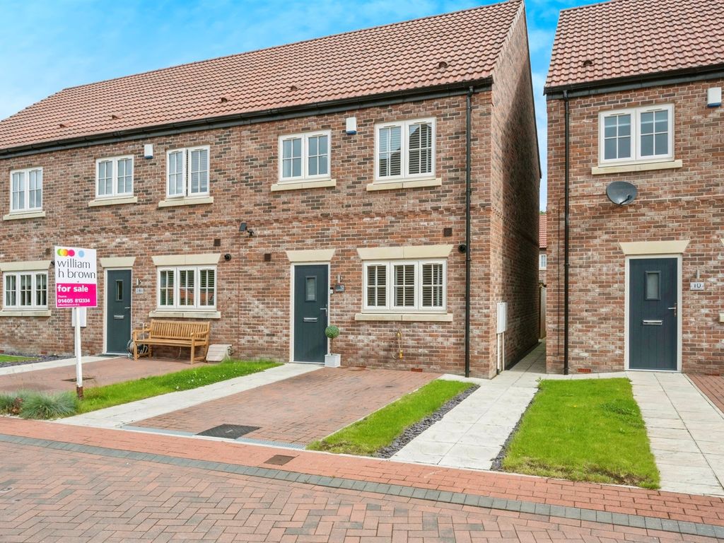 4 bed end terrace house for sale in Wharf Crescent, Thorne, Doncaster ...