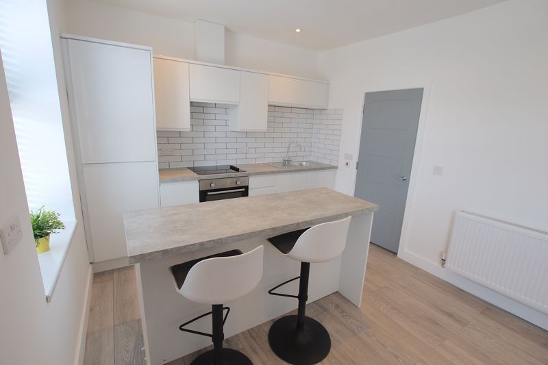 3 bed flat to rent in Splott Road, Splott, Cardiff CF24, £1,455 pcm ...