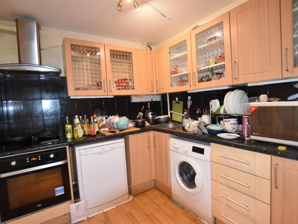 5 bed property to rent in Clem Attlee Court, London SW6, £4,100 pcm ...