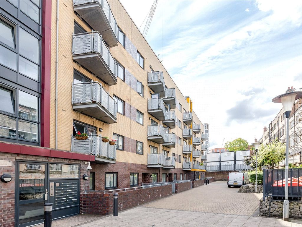 2 bed flat for sale in Oakleigh Court, Murray Grove N1, £600,000 - Zoopla