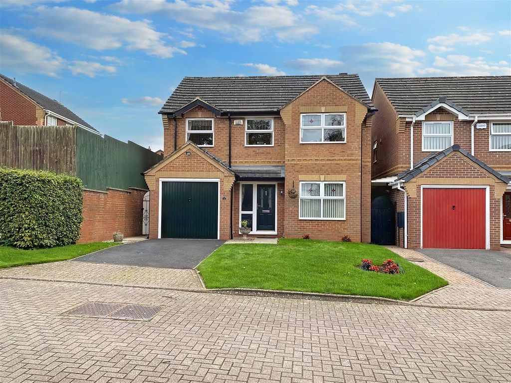 4 Bed Detached House For Sale In Greenland Court Allesley Green