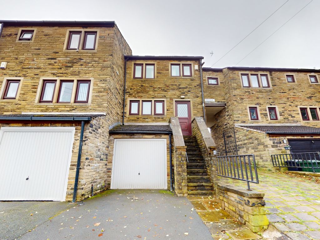 3 bed mews house to rent in Crossley Hall Mews, Bradford BD8, £950 pcm ...