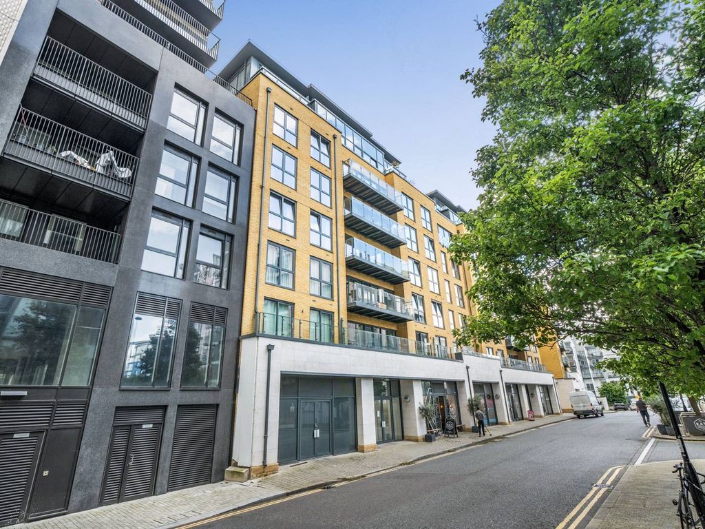 2 bed flat to rent in Osiers Road, Wandsworth Town, London SW18, £3,250 ...