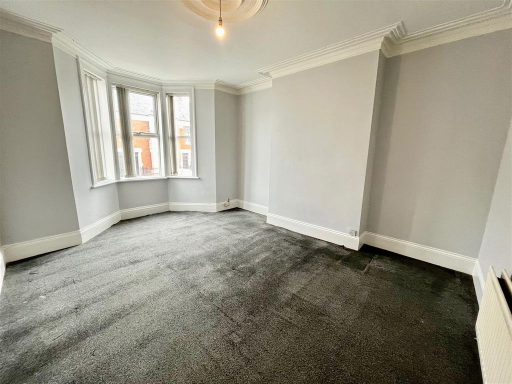 2 bed flat to rent in Rawling Road, Bensham, Gateshead NE8, £695 pcm ...