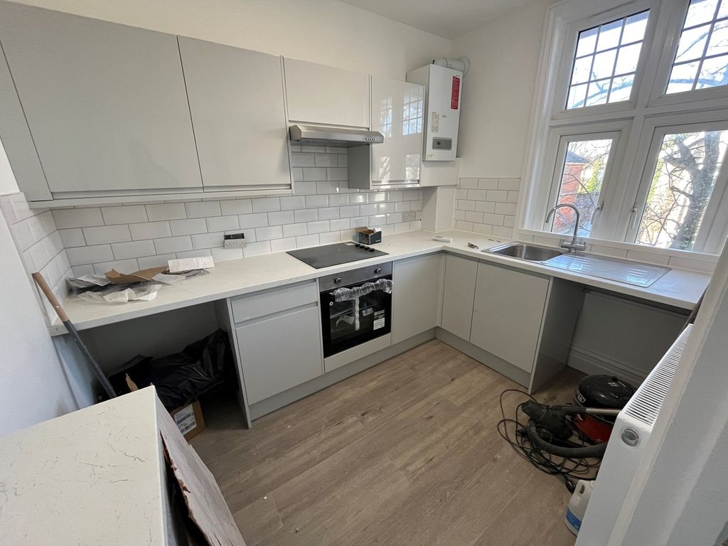 1 bed flat to rent in St Clements Road, Bournemouth BH1, £975 pcm - Zoopla