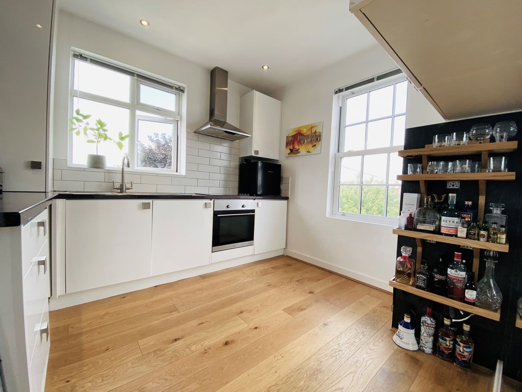 1 bed flat for sale in Cockfosters Road, Cockfosters EN4, £300,000 - Zoopla