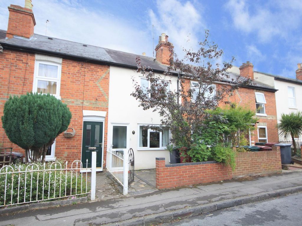 2 bed terraced house to rent in Foxhill Road, Reading, Berkshire RG1, £1,400 pcm - Zoopla