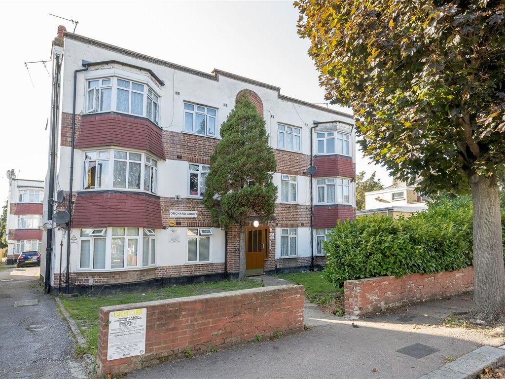 2 bed flat for sale in Vicarage Road, London E10, £375,000 - Zoopla