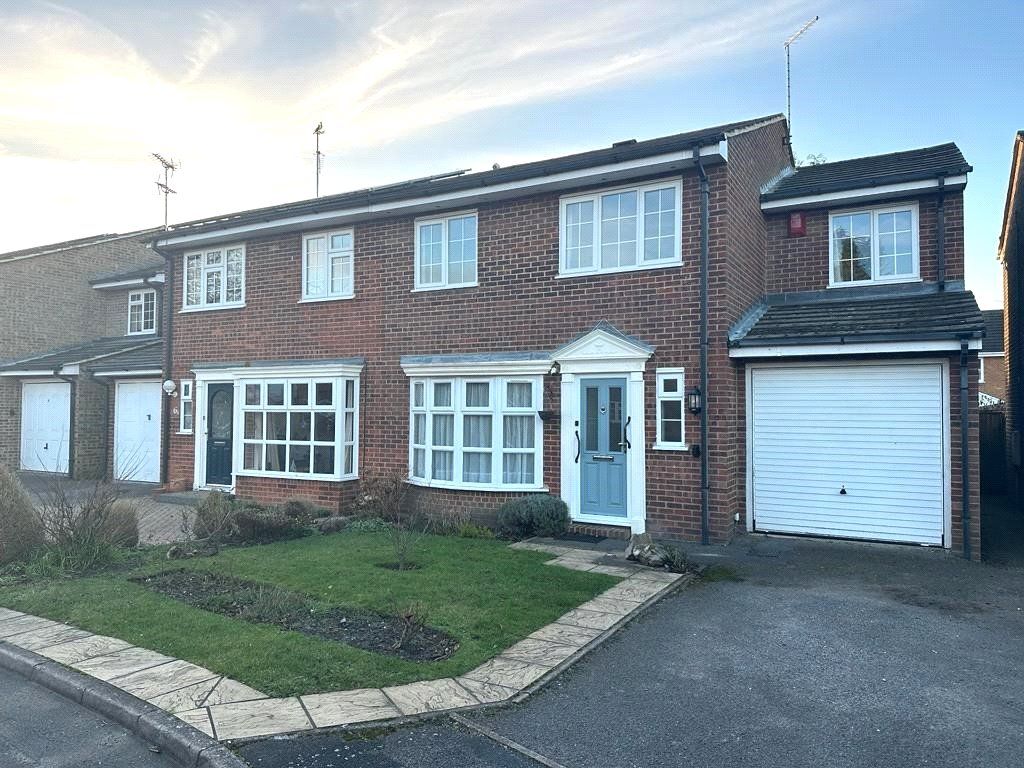 4 Bed Semi Detached House To Rent In Minley Close Farnborough