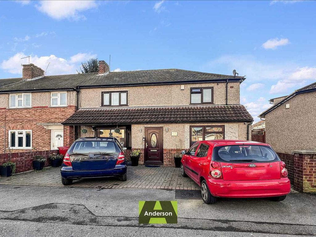 5 Bed End Terrace House For Sale In Broadmark Road Slough Sl2 £