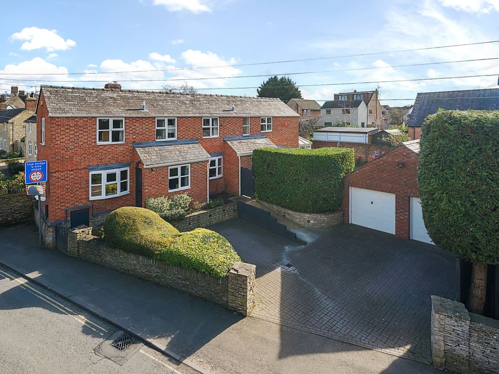 4 bed link detached house for sale in Station Road, Bishops Cleeve ...