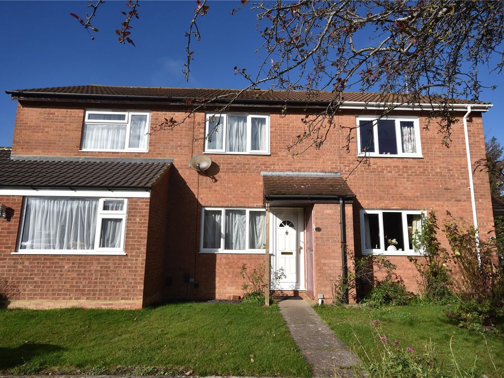 2 bed terraced house to rent in Bowmont Drive, Aylesbury HP21, £1,200 ...