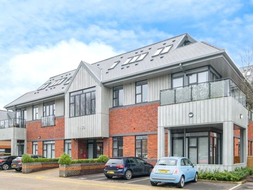 1 bed flat for sale in Albert Drive, Woking, Surrey GU21, £250,000 - Zoopla