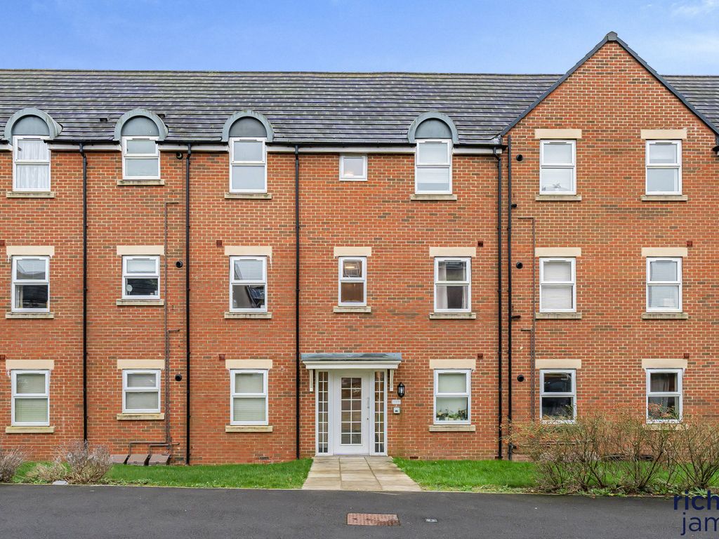 2 bed flat for sale in Cloatley Crescent, Royal Wootton Bassett ...