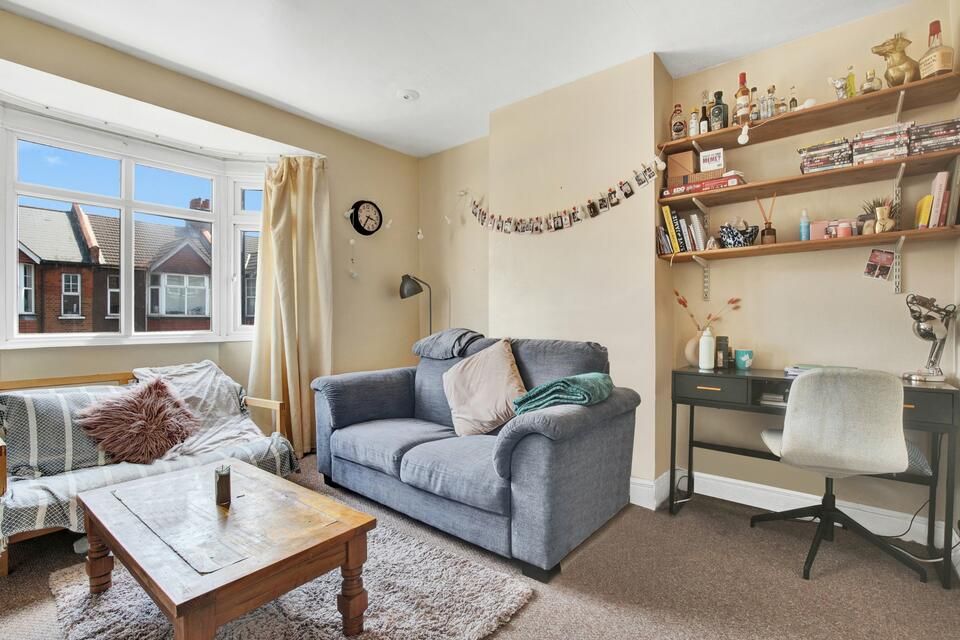 2 Bed Flat To Rent In High Street Colliers Wood Colliers Wood London